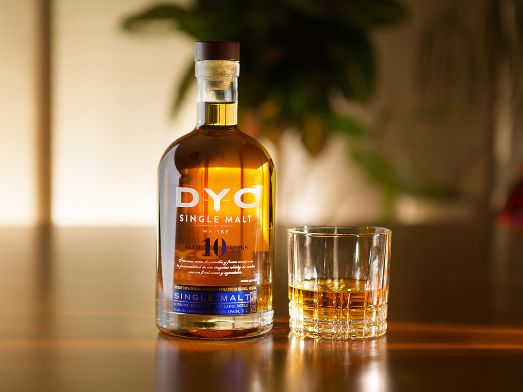 Whisky DYC: Excelencia Destilada y Sabores Inolvidables